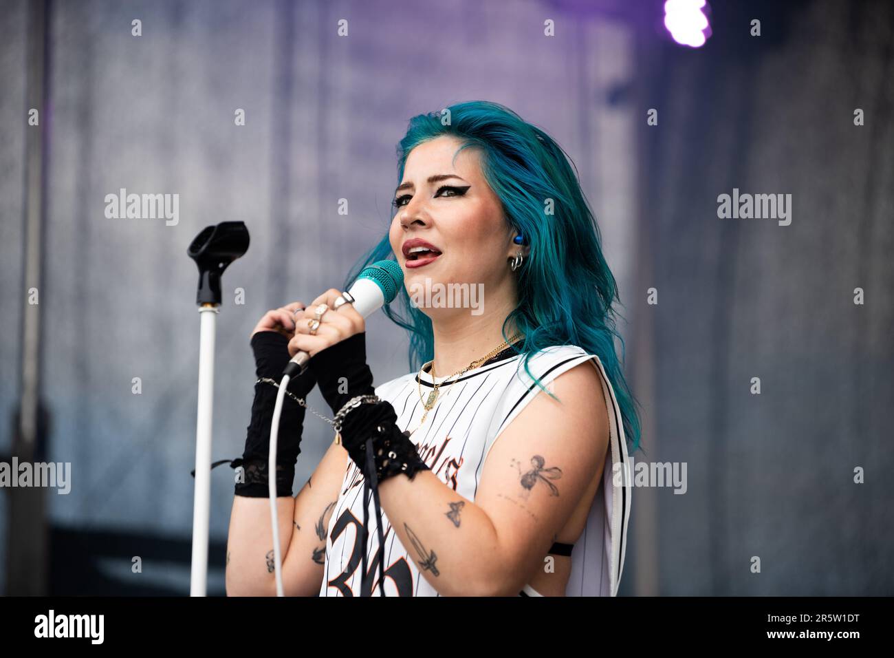 Singer charlotte sands hi-res stock photography and images - Alamy