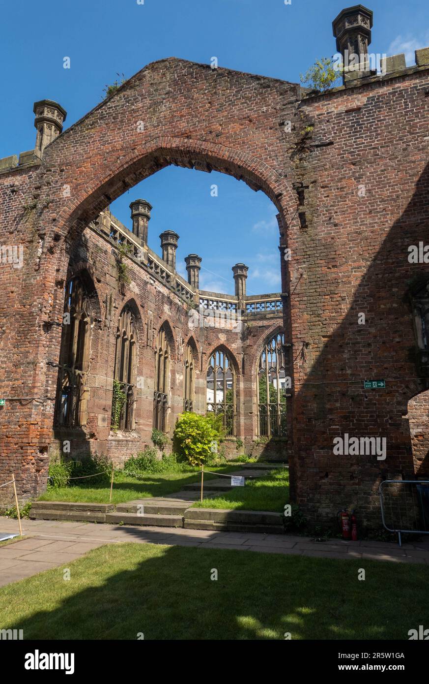 St lukes church liverpool hi-res stock photography and images - Alamy