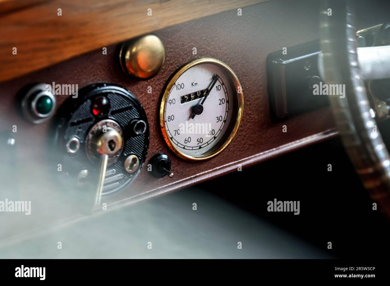 Speedometer on vintage red car, closeup detail Stock Photo - Alamy