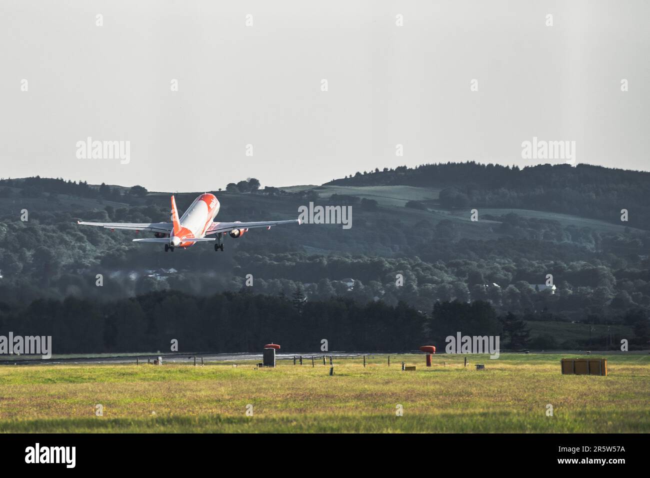 Glasgow Airport, Scotland , UK , 05TH JUNE 2023, Planes landing and ...