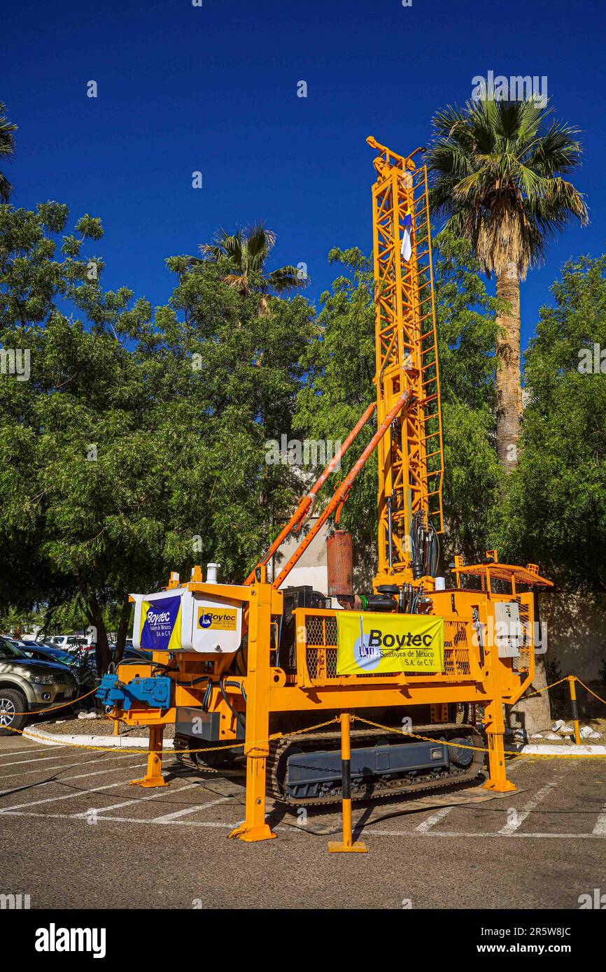 mining truck or yucle, Cat® 980 Wheel Loader, trascavo, boytec drill ...