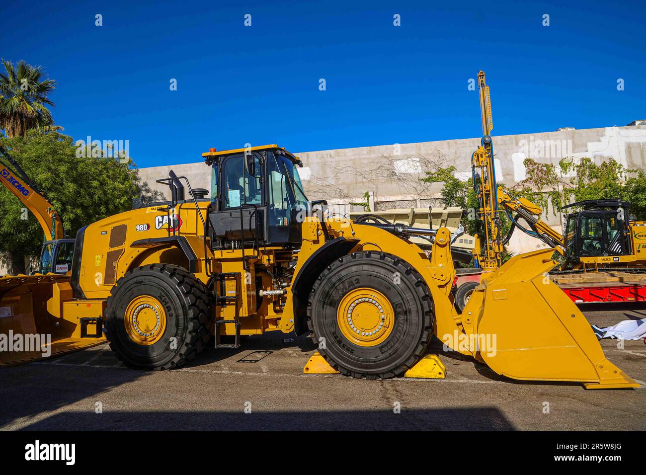 mining truck or yucle, Cat® 980 Wheel Loader, trascavo, boytec drill ...