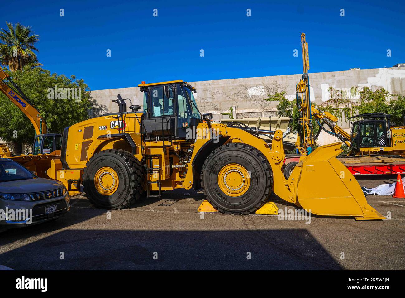 mining truck or yucle, Cat® 980 Wheel Loader, trascavo, boytec drill ...