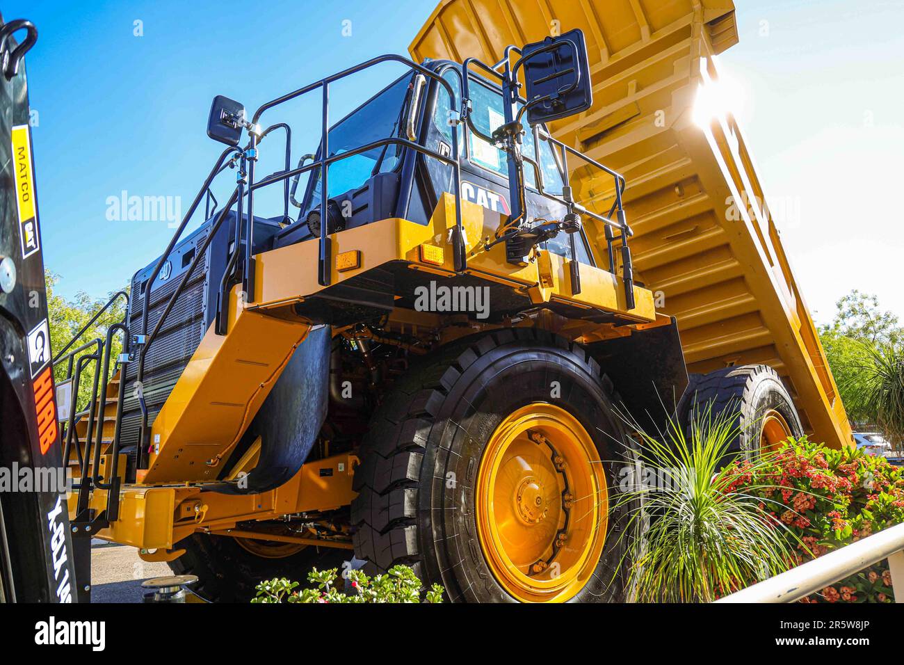 mining truck or yucle, Cat® 980 Wheel Loader, trascavo, boytec drill ...