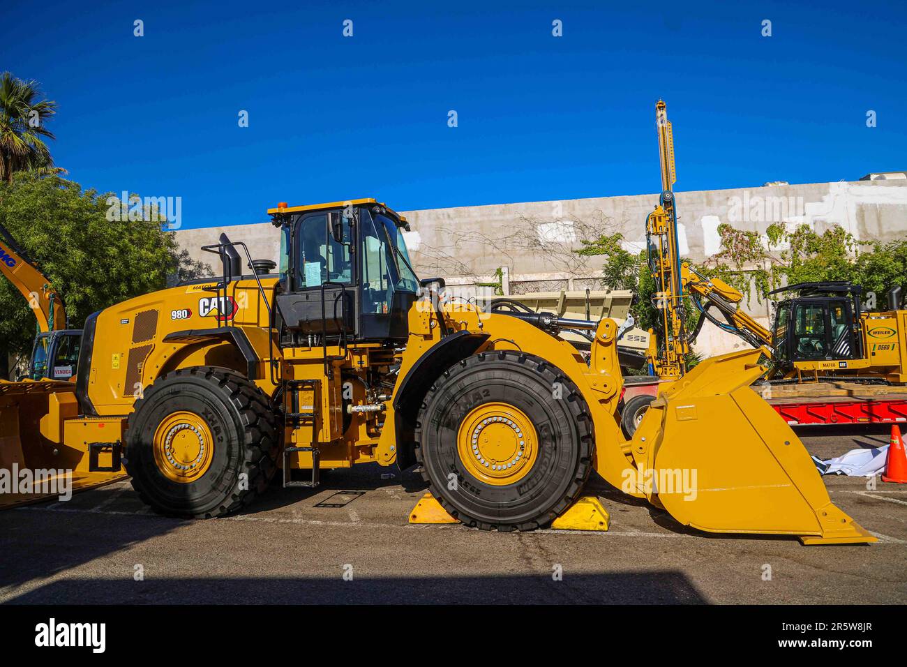 mining truck or yucle, Cat® 980 Wheel Loader, trascavo, boytec drill ...
