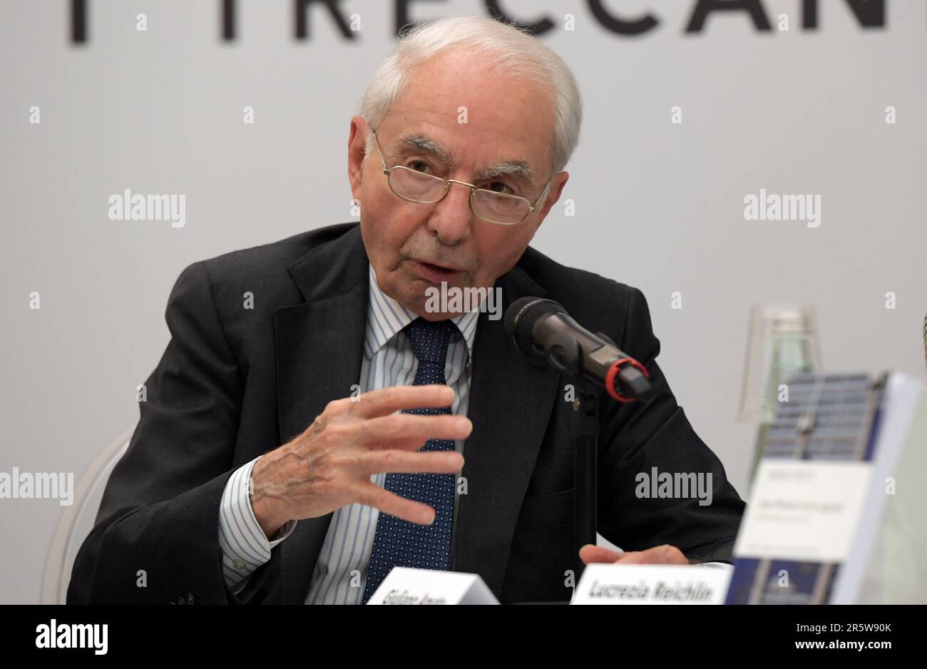 Jean giuliano hi-res stock photography and images - Alamy