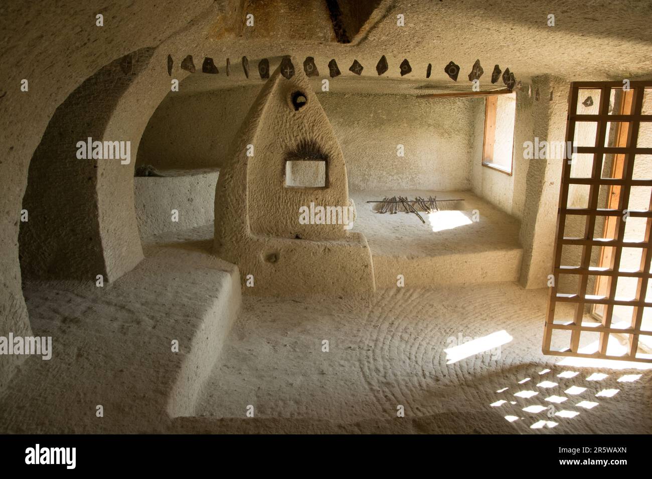 Cave house interior hi-res stock photography and images - Alamy
