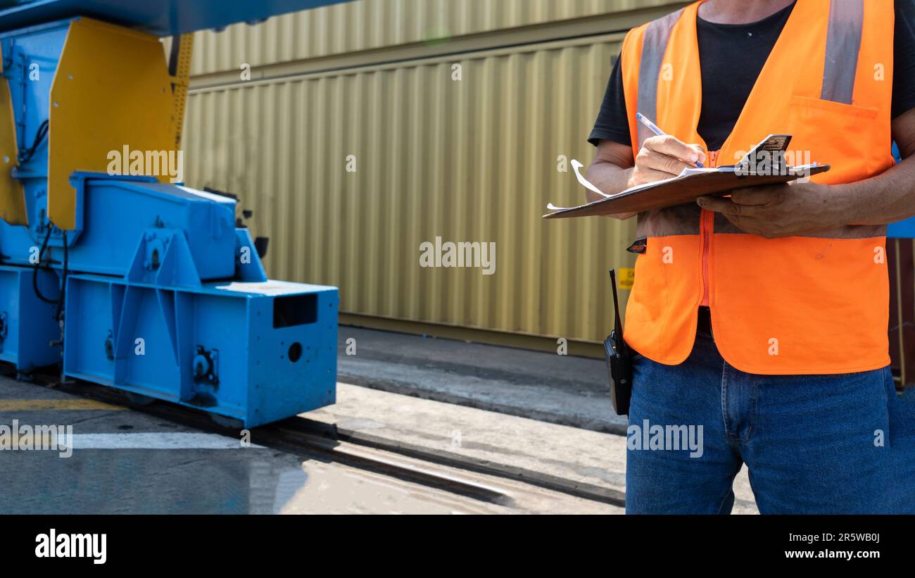 Loading and unloading processes hi-res stock photography and images - Alamy