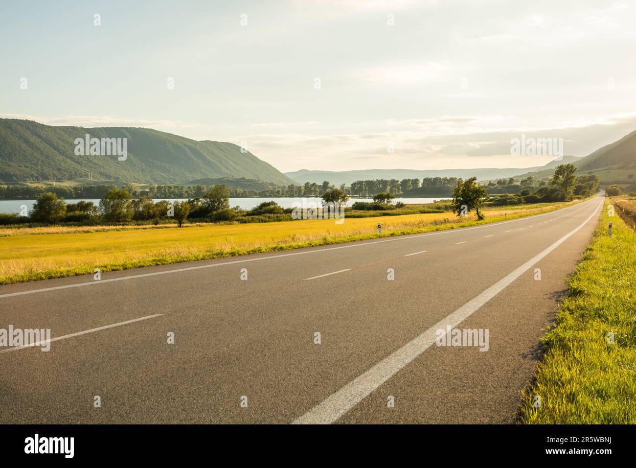Straight empty road hi-res stock photography and images - Alamy