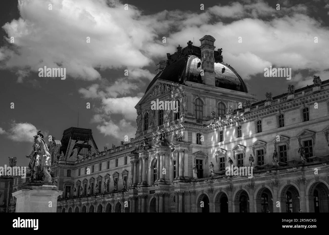 A grayscale of the Louvre in Paris, France Stock Photo - Alamy