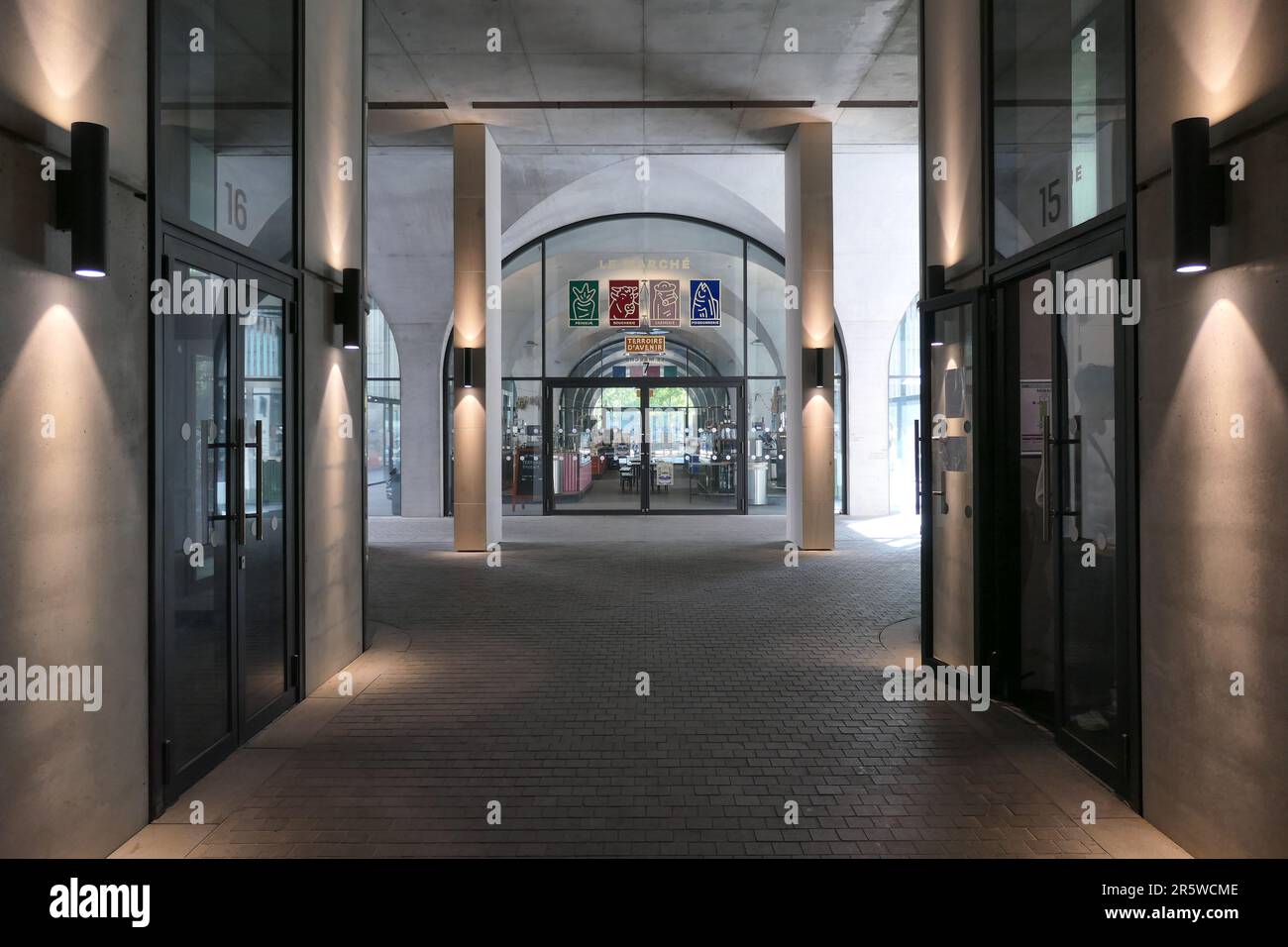 Reinventing paris hi-res stock photography and images - Alamy