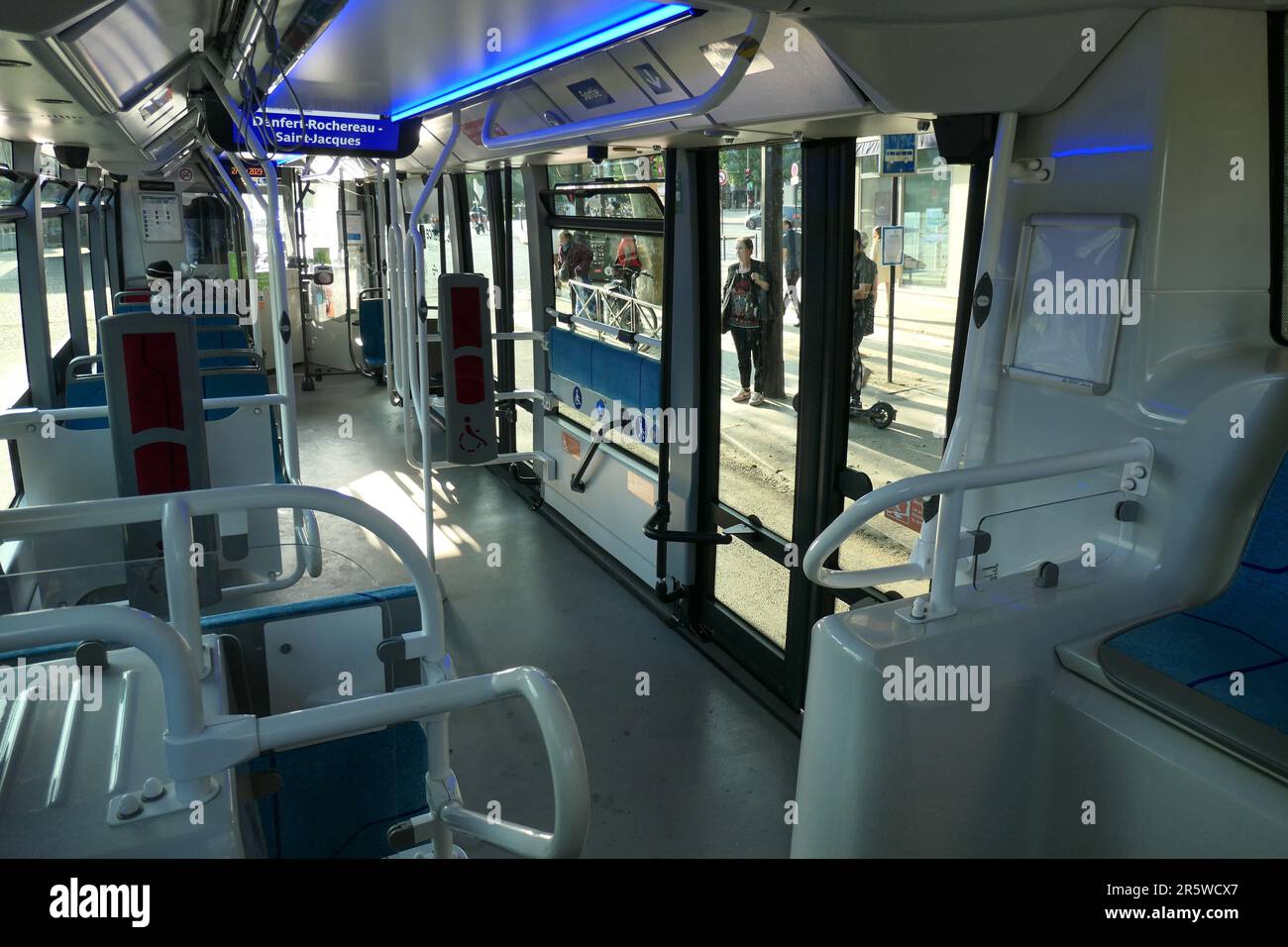 Paris, Elektrobus Alstom Aptis // Paris, Electric Bus Alstom Aptis ...