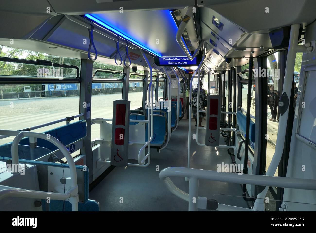 Paris, Elektrobus Alstom Aptis // Paris, Electric Bus Alstom Aptis ...