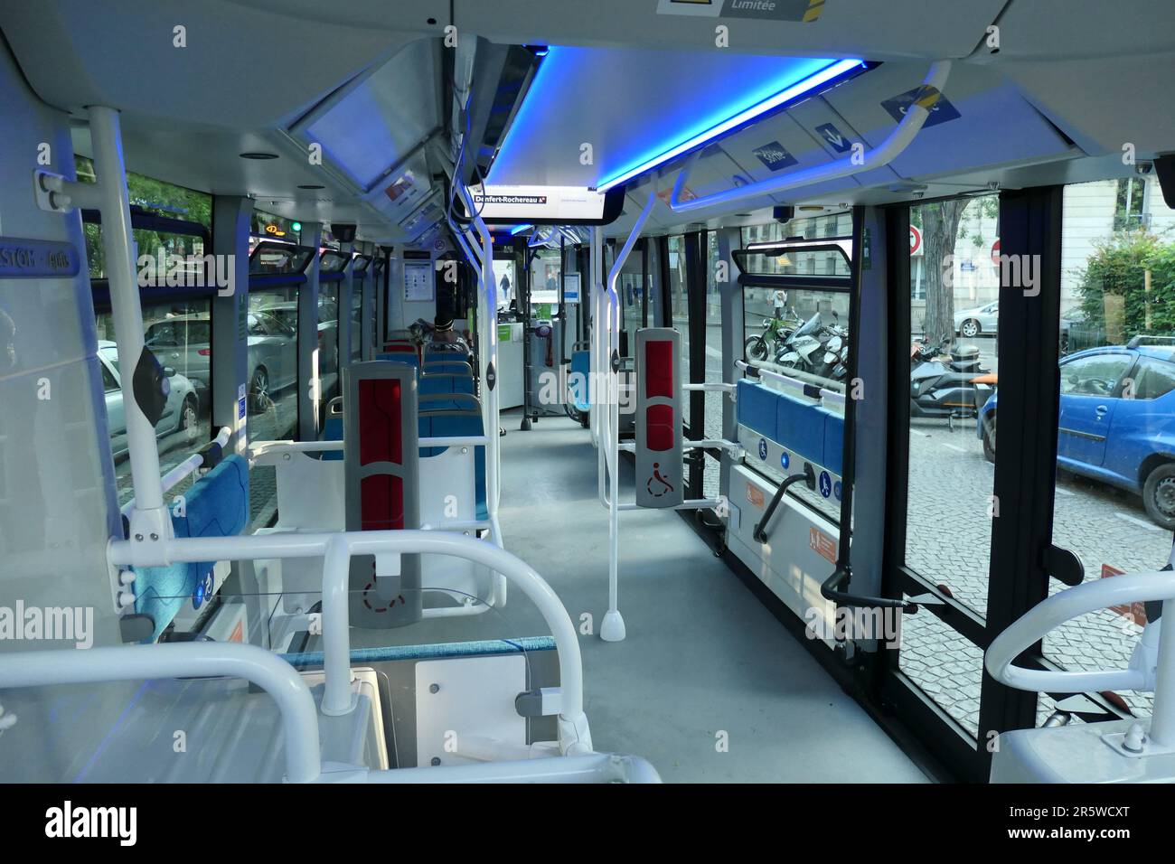 Paris, Elektrobus Alstom Aptis // Paris, Electric Bus Alstom Aptis ...