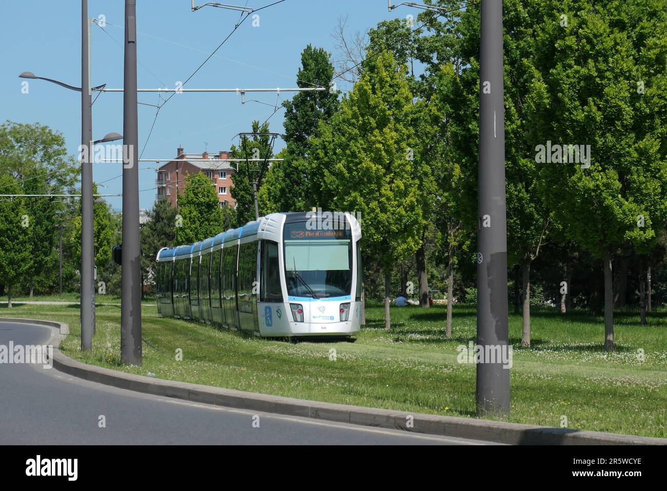 Paris modern tramway t3 hi-res stock photography and images - Alamy