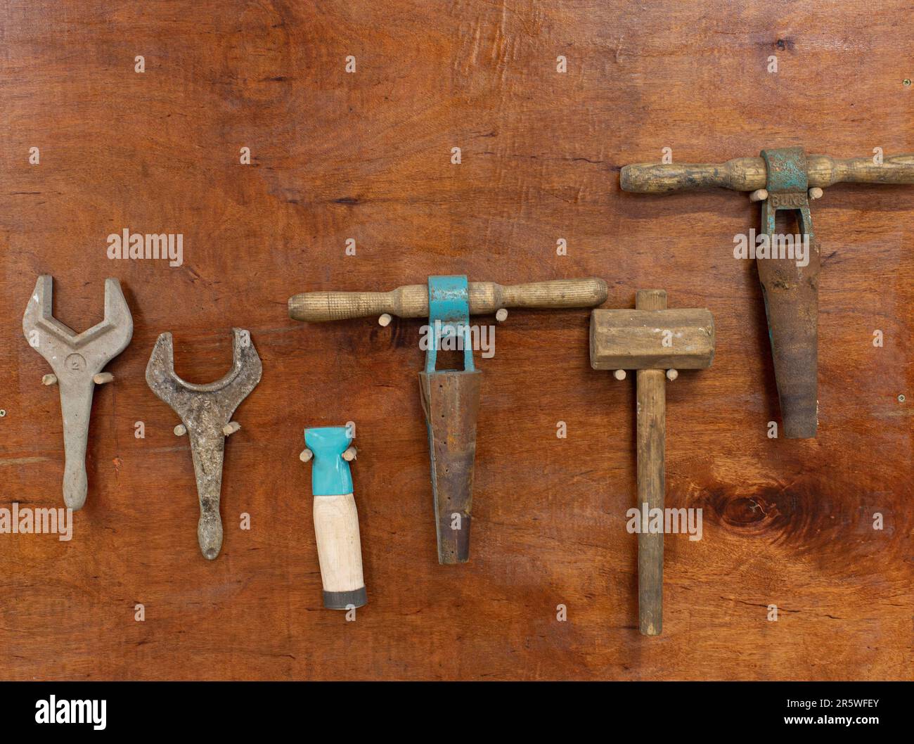 Bung pullers hi-res stock photography and images - Alamy