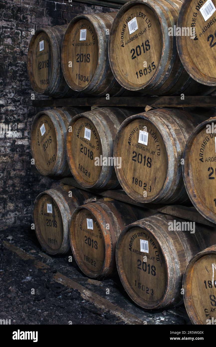 Casks whisky maturing in warehouse hi-res stock photography and images ...