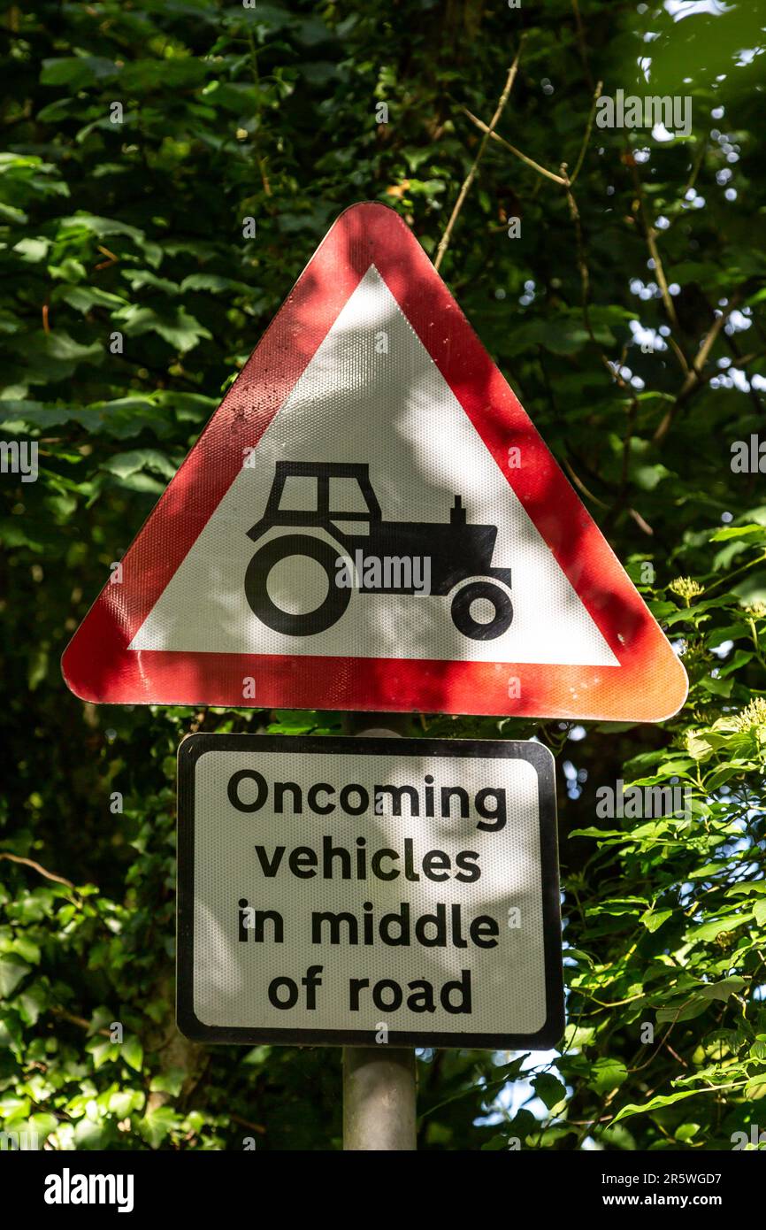 An advisory traffic sign in the countryside Stock Photo - Alamy