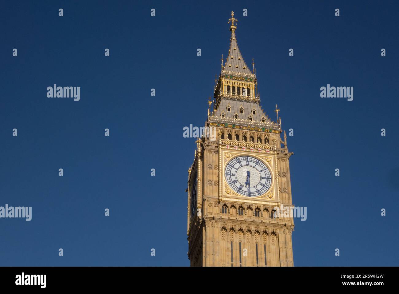 The newly restored Big Ben clock-face on the Elizabeth Tower at the ...