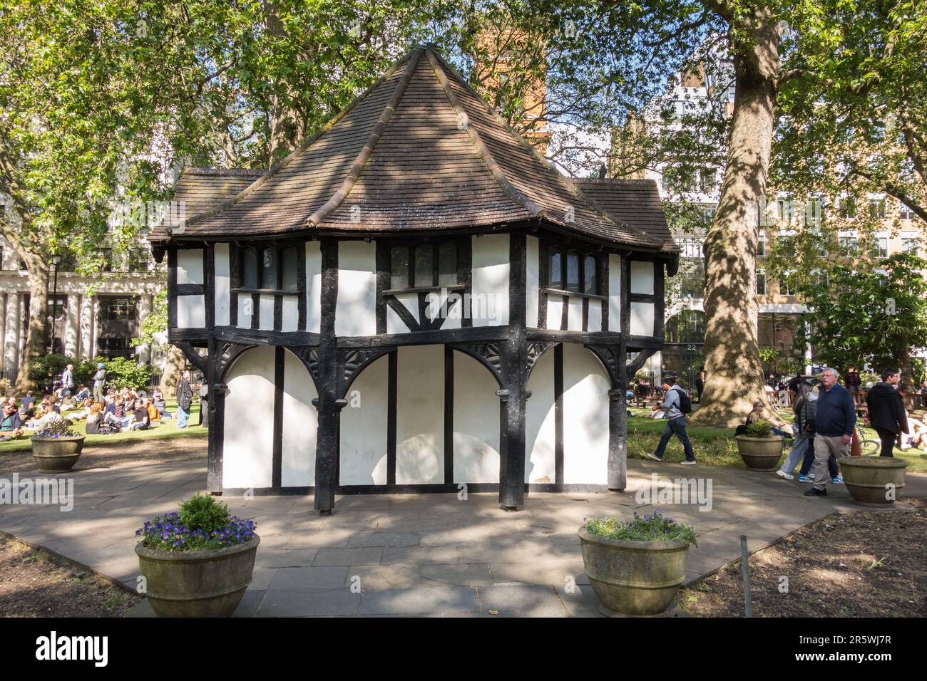 Tudorbethan britain hi-res stock photography and images - Alamy