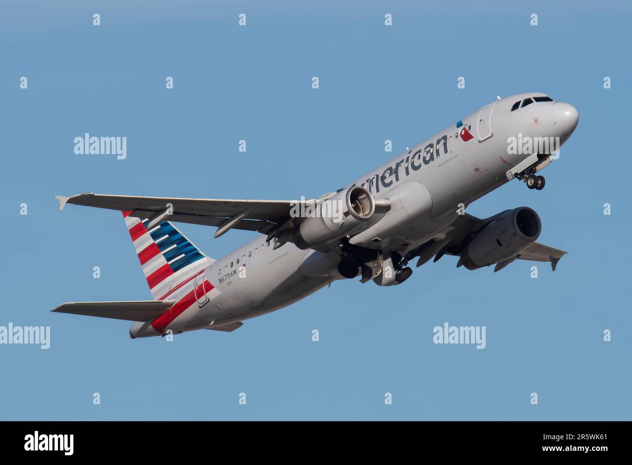American Airlines A320 N679AW originaly flew with America West then ...