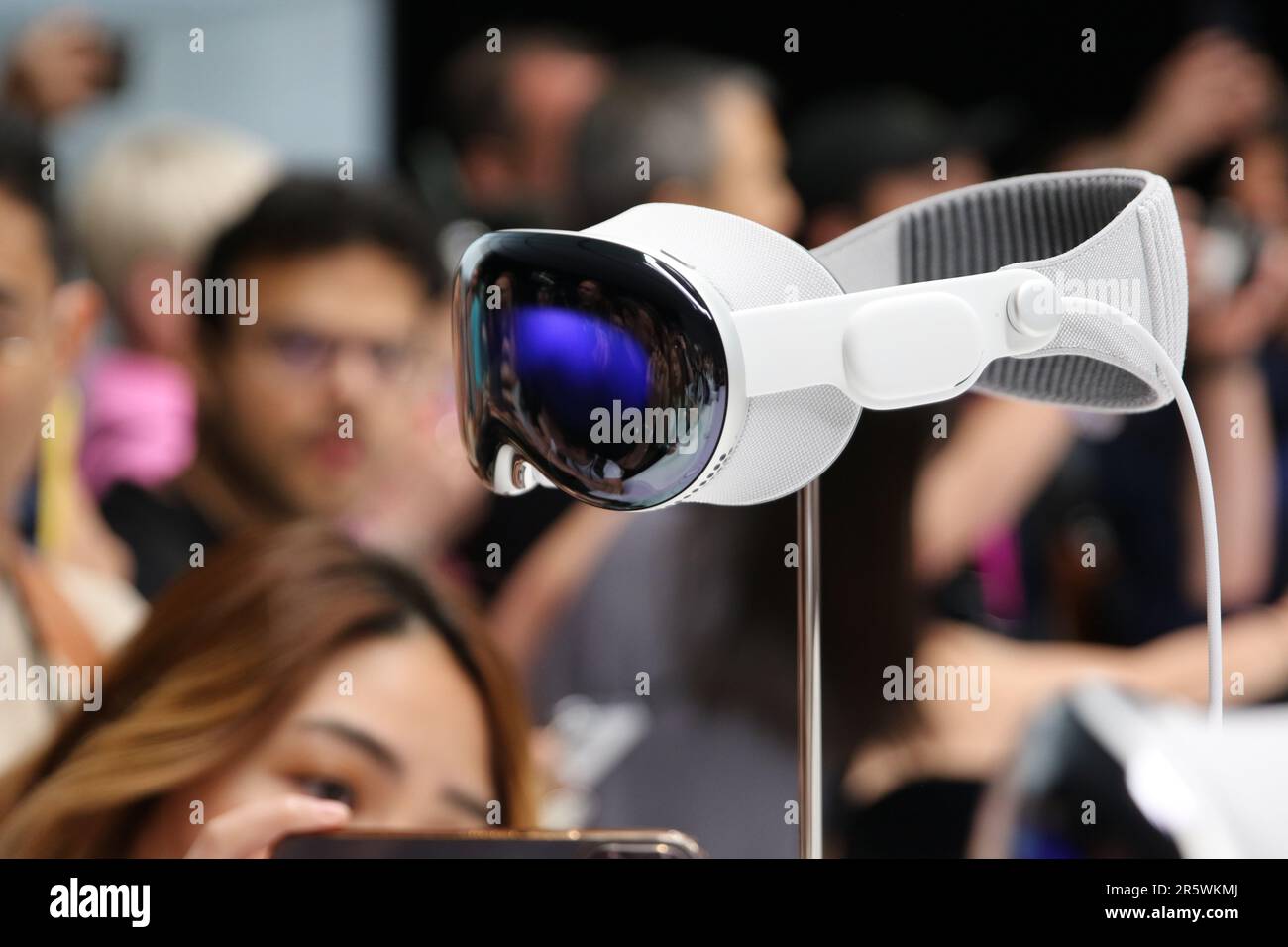 Apple vision pro headset hi-res stock photography and images - Alamy