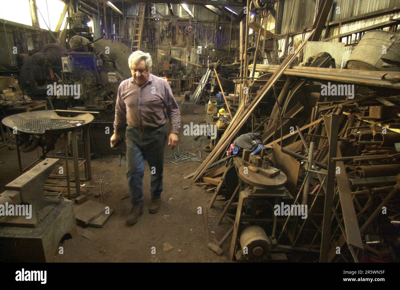 WBSMITHY3-C-25OCT01-SF-PC Tony Rosellini walked through his workshop ...