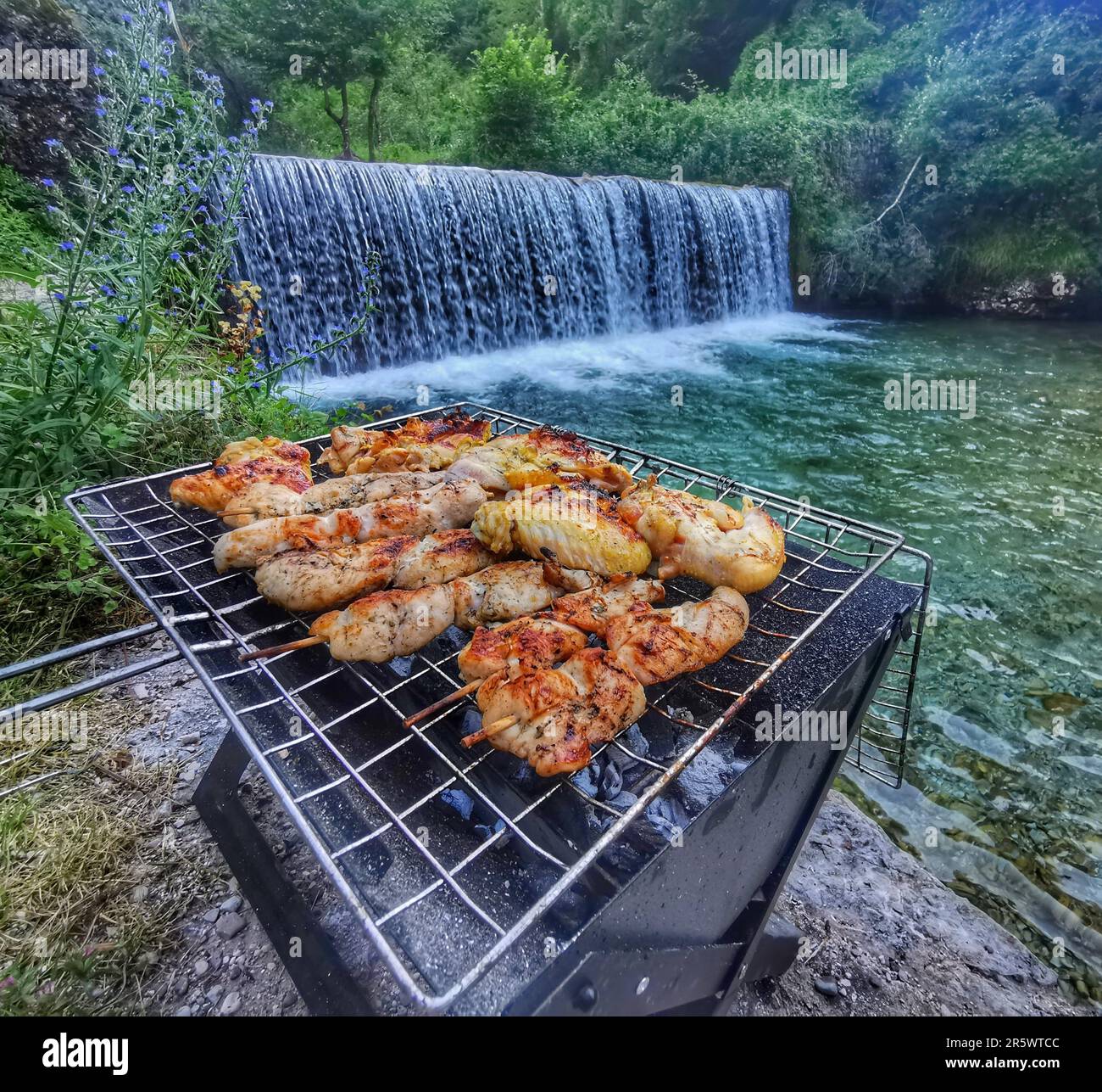 Barbecue setup fire hi-res stock photography and images - Alamy