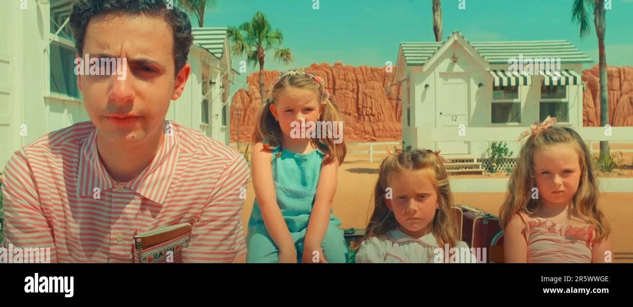 ASTEROID CITY, from left: Jake Ryan, Gracie Faris, Willan Faris, Ella ...