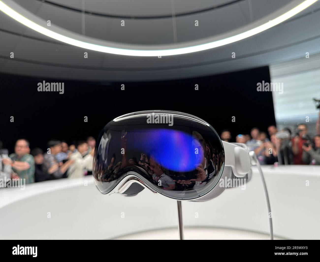 Apple vision pro headset hi-res stock photography and images - Alamy