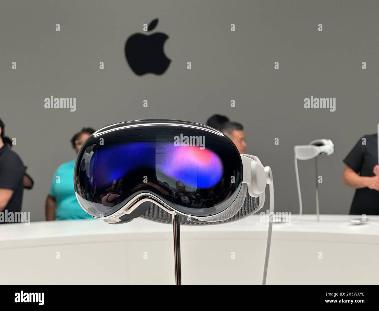 Apple vision pro headset hi-res stock photography and images - Alamy