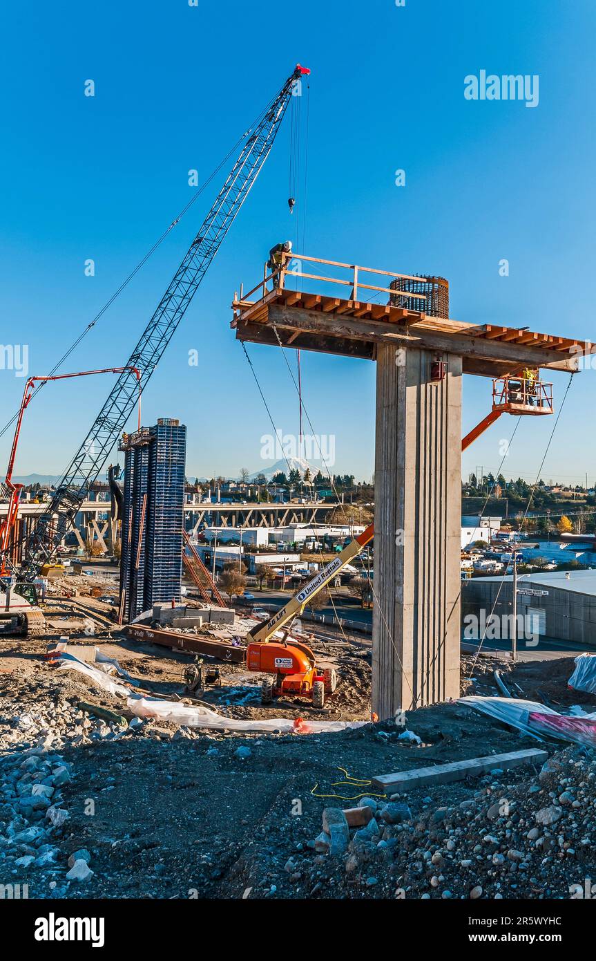 Freeway construction workers cement forms hi-res stock photography and ...