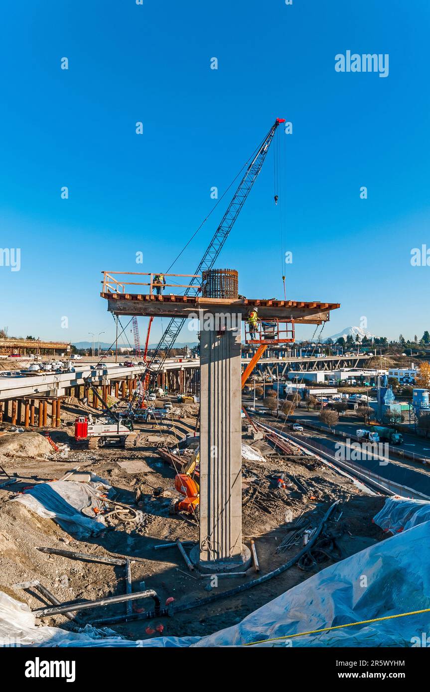 Pedestal lift hi-res stock photography and images - Alamy