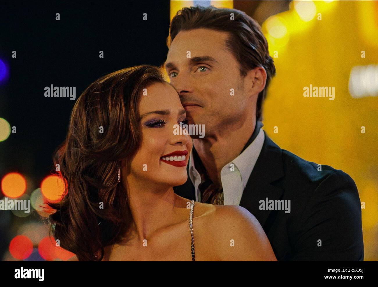 FAKE PROFILE, (aka PERFIL FALSO), from left: Carolina Miranda, Rodolfo Salas, 'En carne y hueso ...