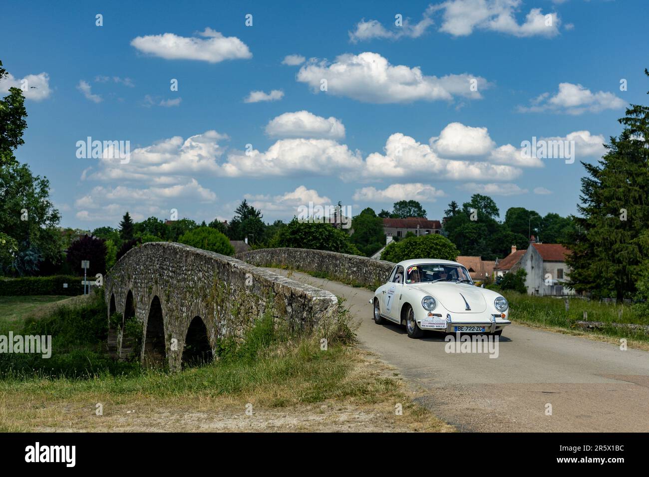 07 Marianna BERADZE, Sylvia ZERMATI, Porsche 356 SC, USA. , . between Paris and Nice, France ...