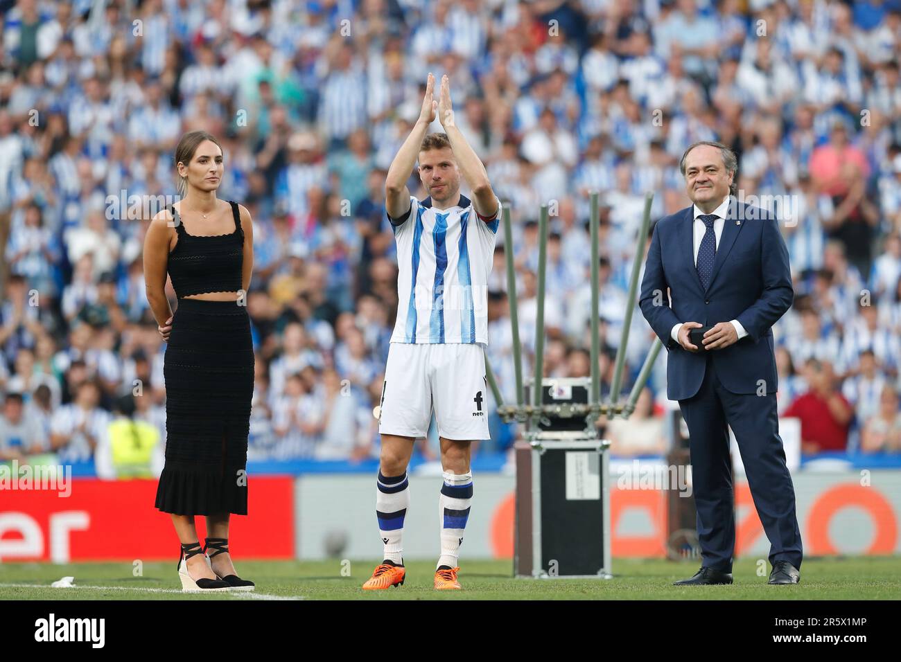 Real sociedad reale arena fans hi-res stock photography and images - Alamy