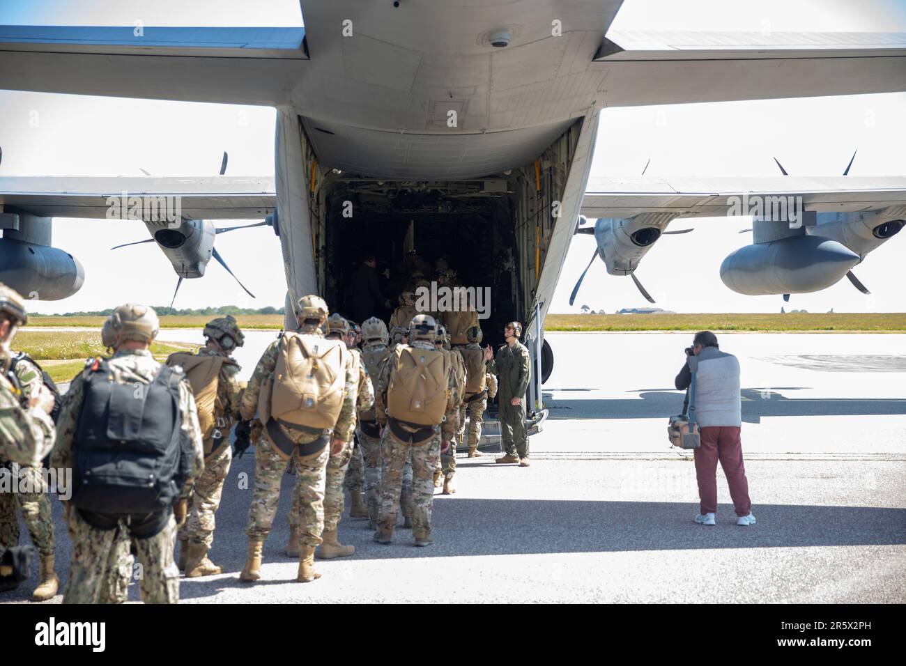 Commanding general, U.S. Army Forces Command, Gen. Andrew Poppas shakes ...