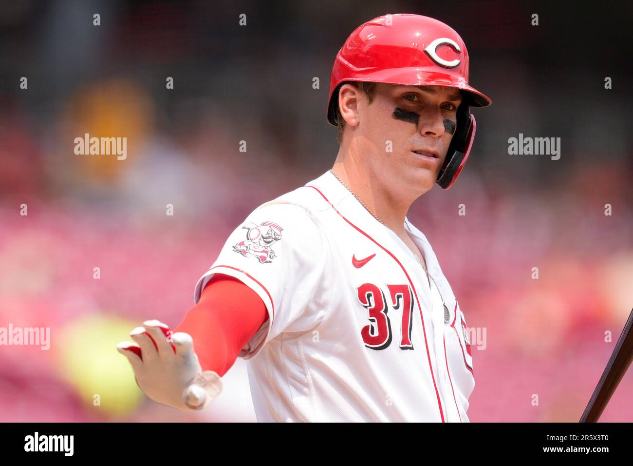 Cincinnati Reds' Tyler Stephenson (37) takes an at-bat during a ...