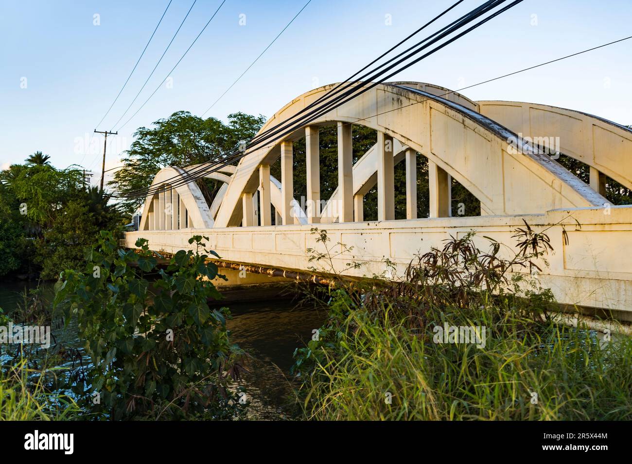 Rainbow Bridge in northern town Haleiwa, Oahu, Hawaii Stock Photo - Alamy