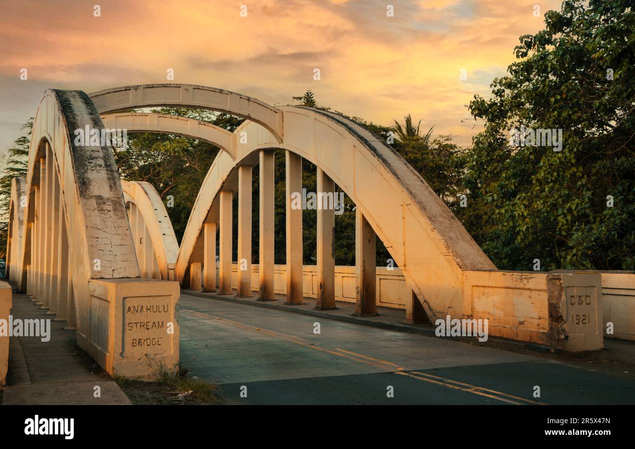 Oahu rainbow horizontal hi-res stock photography and images - Alamy