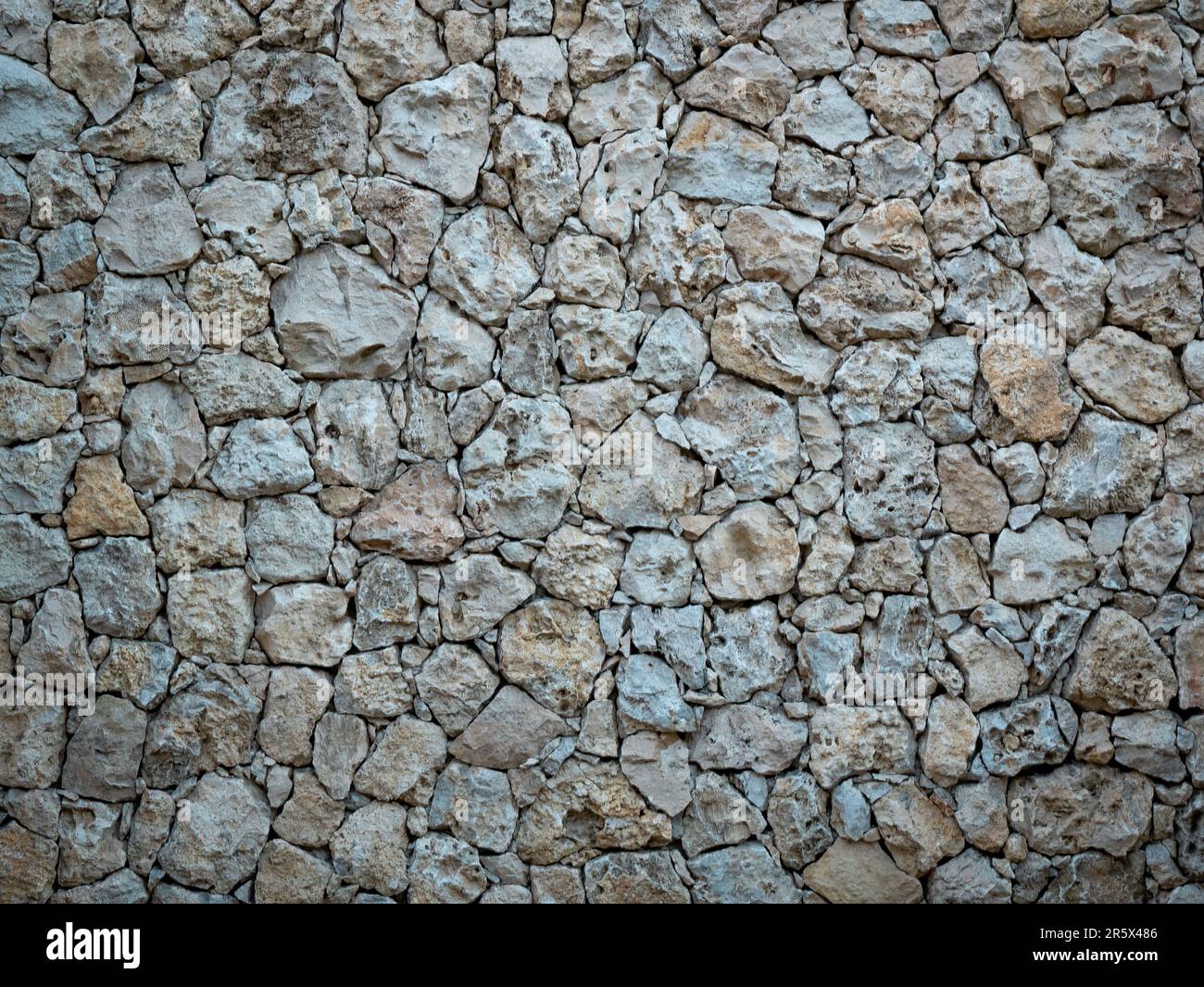 Cracked stone wall hi-res stock photography and images - Alamy