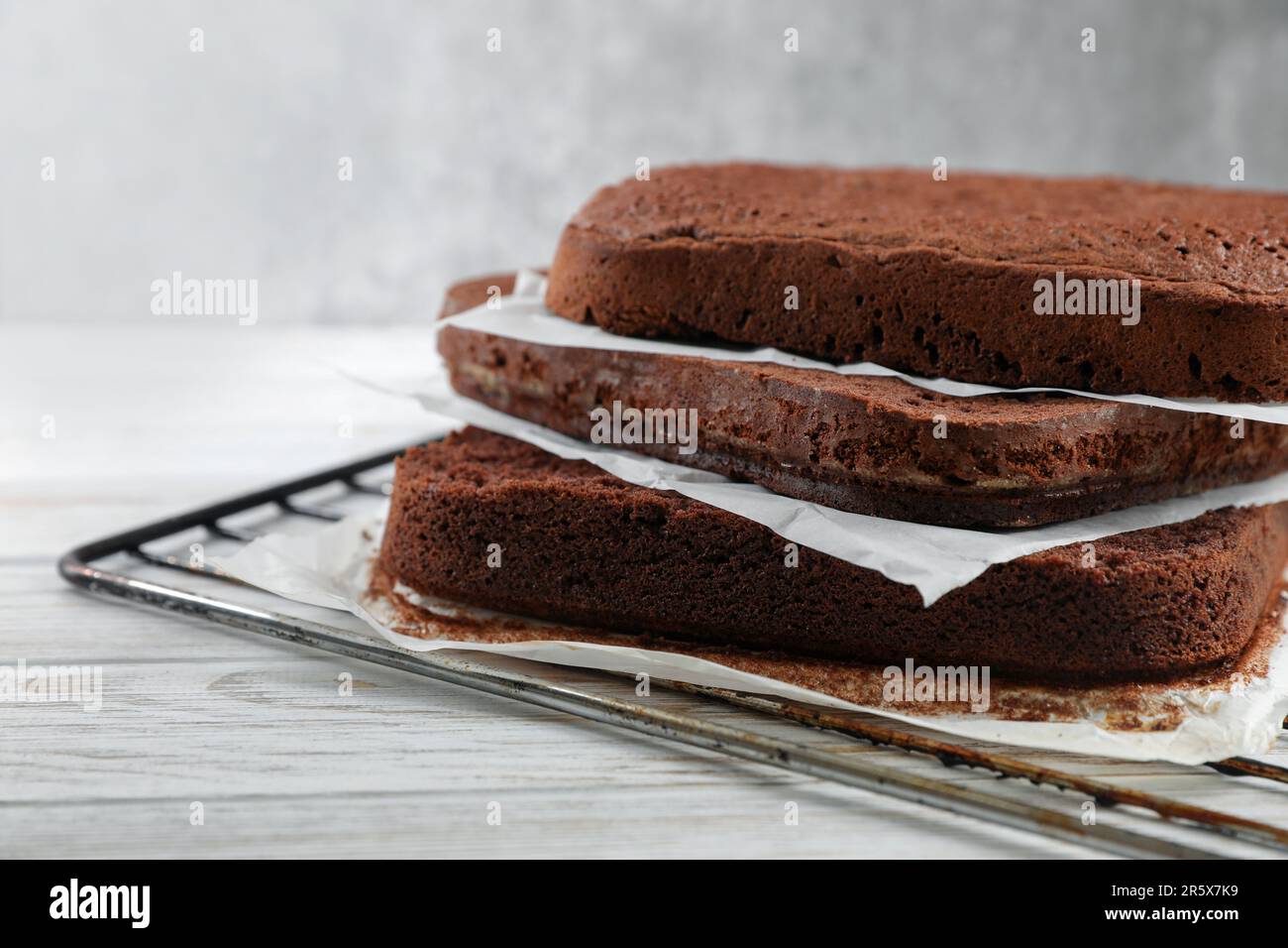 Sponge cake layers stacked hi-res stock photography and images - Alamy