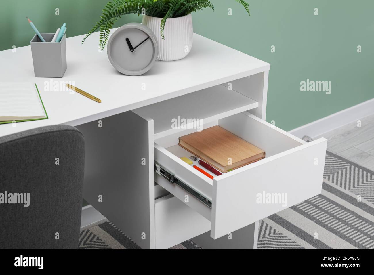 Open drawer sketch hi-res stock photography and images - Alamy