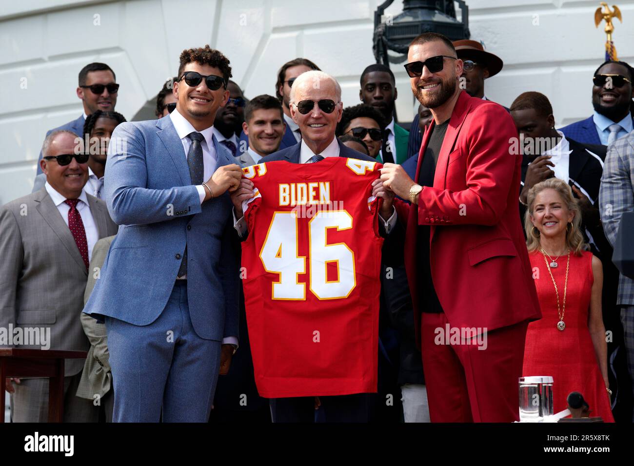 Mahomes kelce hi-res stock photography and images - Alamy