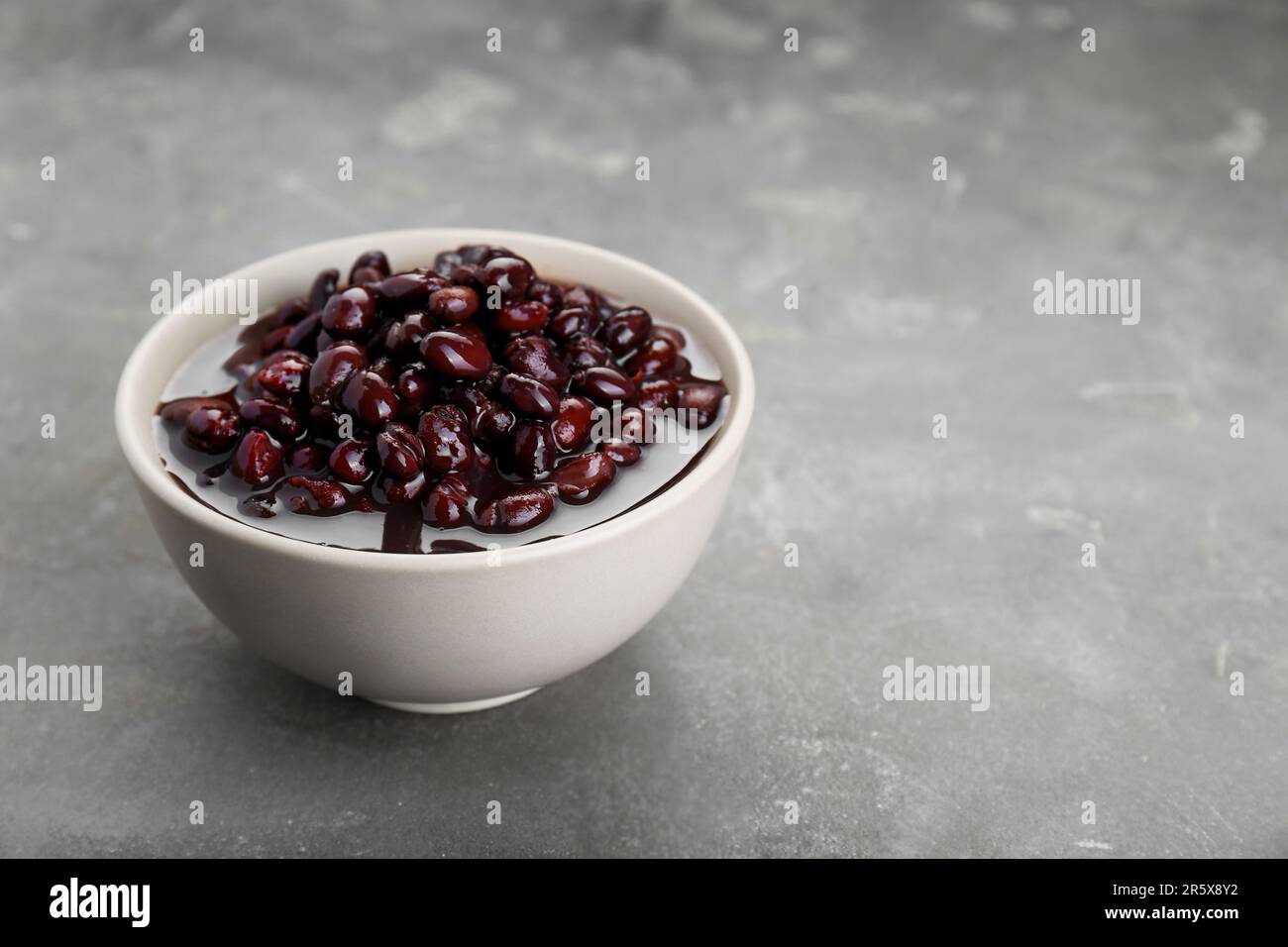Bowl of canned kidney beans on grey table. Space for text Stock Photo ...