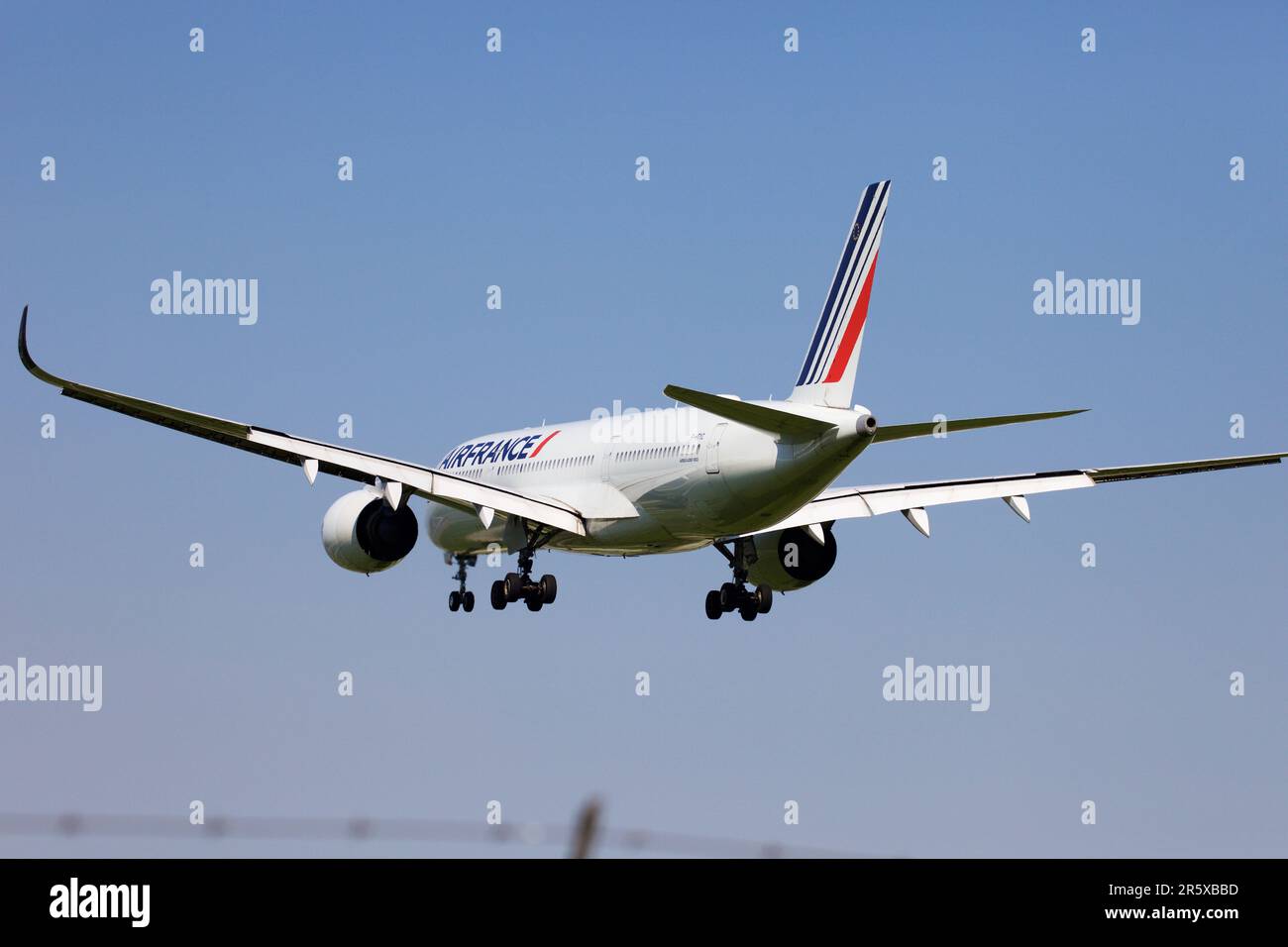 Air France Airbus A350-900, F-HTYC, Landing at Pearson Airport, Toronto ...