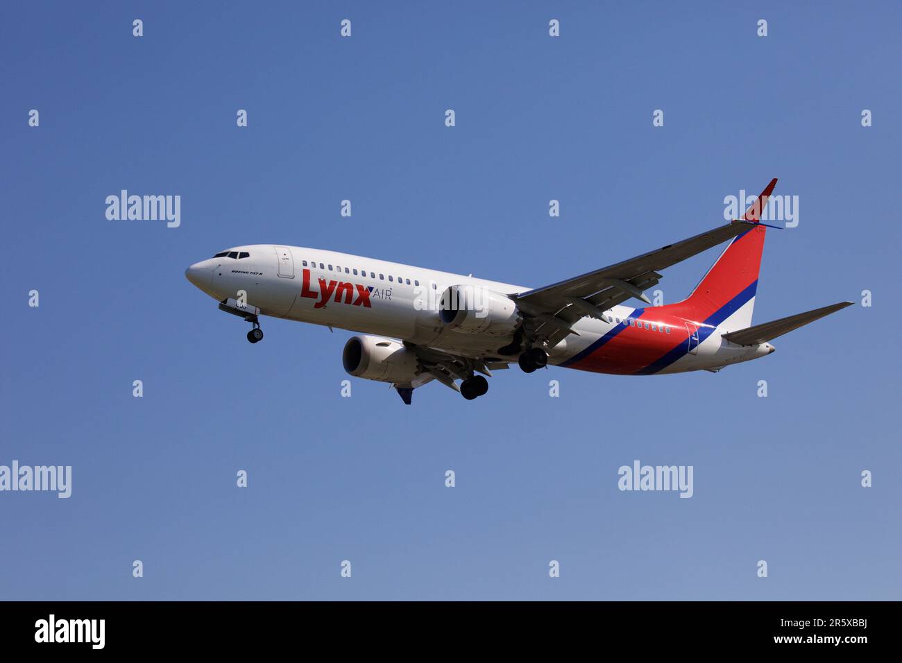 Lynx Air, Boeing 737-Max, C-GULN, Landing at Pearson Airport, Toronto ...