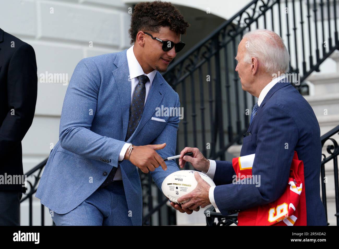 Washington DC, USA. 05th June, 2023. Quarterback Patrick Mahomes signs ...