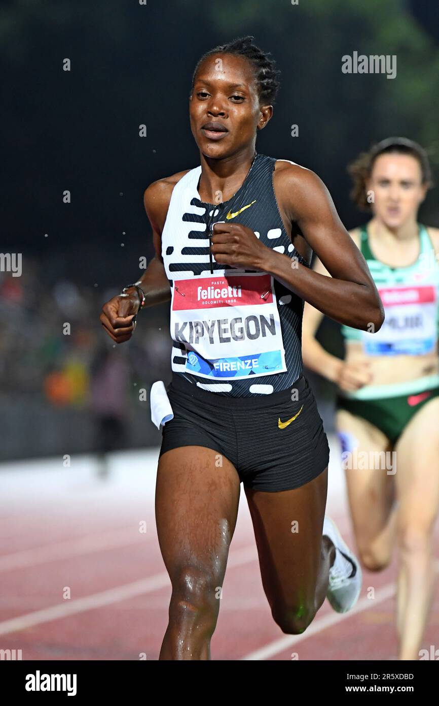 Faith Kipyegon (KEN) wins the women's 1,500m in a world record 3:49.11 ...