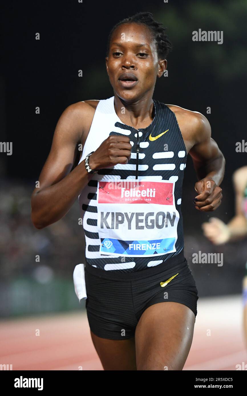 Faith Kipyegon (KEN) wins the women's 1,500m in a world record 3:49.11 ...